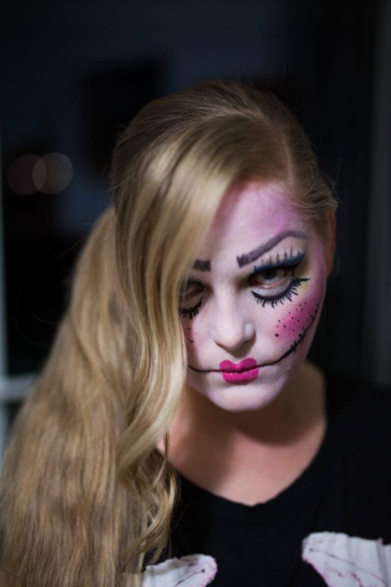 50 Scary Halloween Makeup Ideas to Creep Your Friends